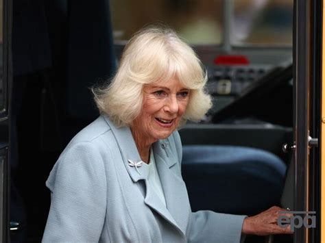 Королева Великобританії взяла з притулку собаку і показала фото Читайте на Ukr Net