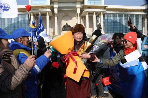 МУ ын Ерөнхийлөгч У Хүрэлсүх зарлиг гарган үндэсний үйлдвэрлэгчдийг