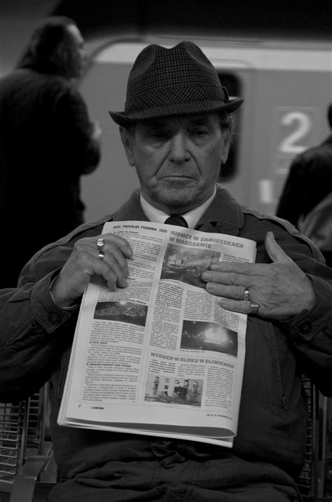 무료 이미지 남자 사람 검정색과 흰색 화이트 거리 사진술 전자 서적 남성 훈련 검은 단색화 가로 사진 플리커 도마 비디오 올림포스 산 Omd