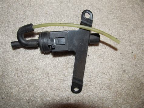 00 01 02 03 04 05 Mercedes S500 Hange Over Valve Oem 002 540 14 97