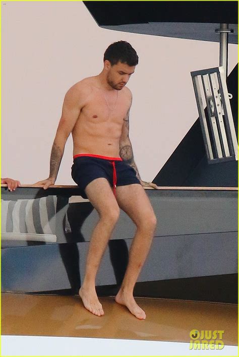 Photo Liam Payne Dances Works Out While Shirtless On A Yacht 58