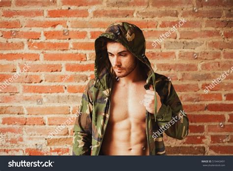 件のNaked boys streetの画像写真素材ベクター画像 Shutterstock