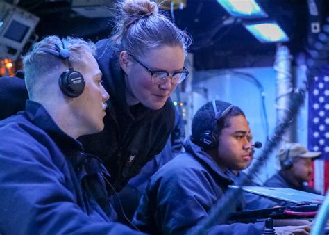 Dvids Images Sailors Monitor Sonar During Keen Sword [image 2 Of 5]