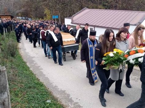 СРЦЕ ДА ПРЕПУКНЕ Сахрањен полицајац Марко деца га испратила