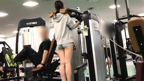 watch to the end ※ rapidly approaching a workout girl at the gym