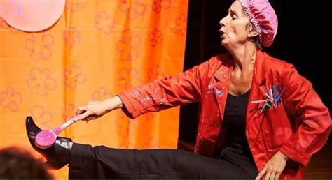 Bubbels And Bellen Door Opera Tralala In Theater Lombok