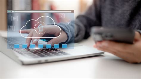 폴더에서 문서 업로드 날아다니는 빈 문서가 있는 열린 파일 폴더는 데이터 전송 백업 파일 공유 및 문서 전송 개념을 나타냅니다