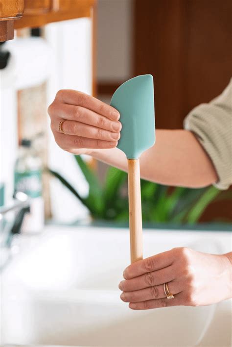 How To Separate And Clean A Wood And Silicone Spatula Apartment Therapy