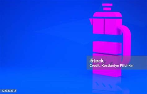 파란색 배경에 격리 된 분홍색 프랑스어 프레스 아이콘입니다 미니멀리즘 개념 3d 일러스트레이션 3d 렌더링 3차원 형태에 대한