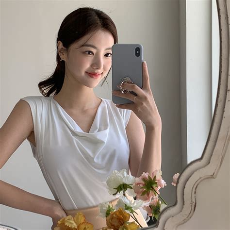 🌊썸머세일쿠폰팩 ⚡️부분 오늘출발⚡️ 자연스러운 카울넥 디자인으로 데일리하게 즐기기 좋은 슬리브리스 파란 나시 파란티 흠뻑쇼 흠뻑쇼 나시 셔츠 하객 블라우스 나시 니트