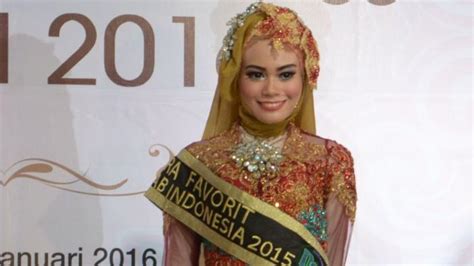 Putri Hijab Indonesia Ini Berbagi Tips Tetap Menarik Pakai Hijab