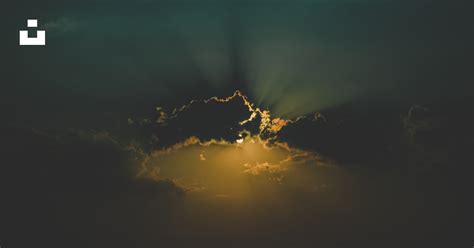 구름과 함께 하늘의 태양 사진 Unsplash의 무료 자연 이미지