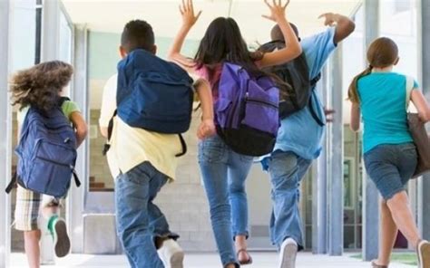 Удължават есенната ваканция на учениците