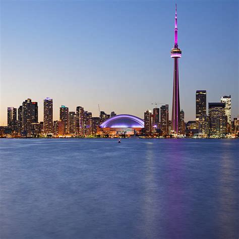 160 Torre Cn Toronto Canadá Composición Cuadrada Fotografías De Stock Fotos E Imágenes Libres