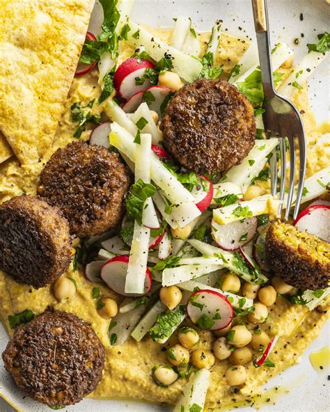 Salade Met Falafel Hummus Koolrabi En Krokante Tortillapuntjes Recepten 15gram