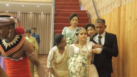 දියණියගේ විවාහ උත්සවයේදී සංවේදී වූ පියාගේ වීඩියෝව සමාජ මාධ්‍ය කළඹයි Video