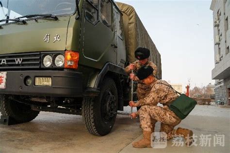 直击训练场！武警某部着眼实战培训驾驶员荔枝军事荔枝网新闻