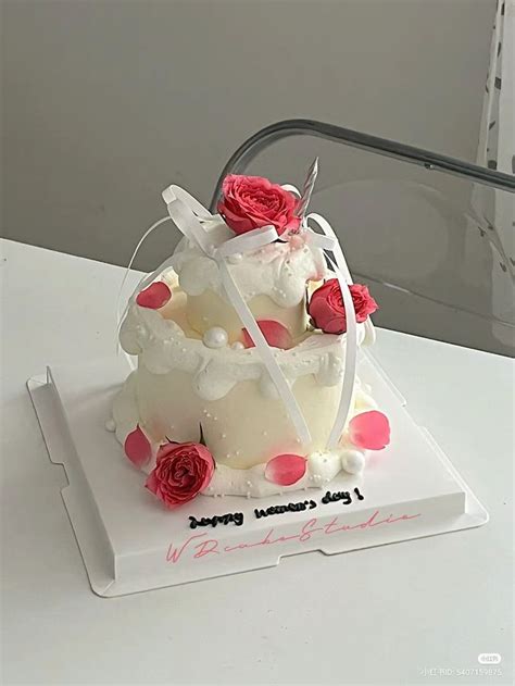 Pin By Mrs Darsi On Эмилия в стране чудес Happy Birthday Cake Images