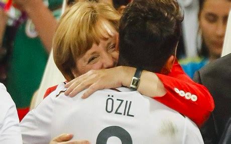 Merkelden Mesut Özil Yorumu
