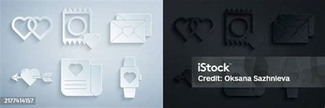 발렌타인 하트 애정과 화살표 하트 중앙 손목 시계 콘돔 패키지 및 두 개의 연결된 하트 아이콘으로 봉투를 설정합니다 벡터 3차원 형태에 대한 스톡 벡터 아트 및 기타 이미지