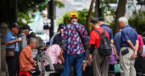 늙어가는 한국 ‘초고령사회 진입…65세 이상 인구 20 넘었다