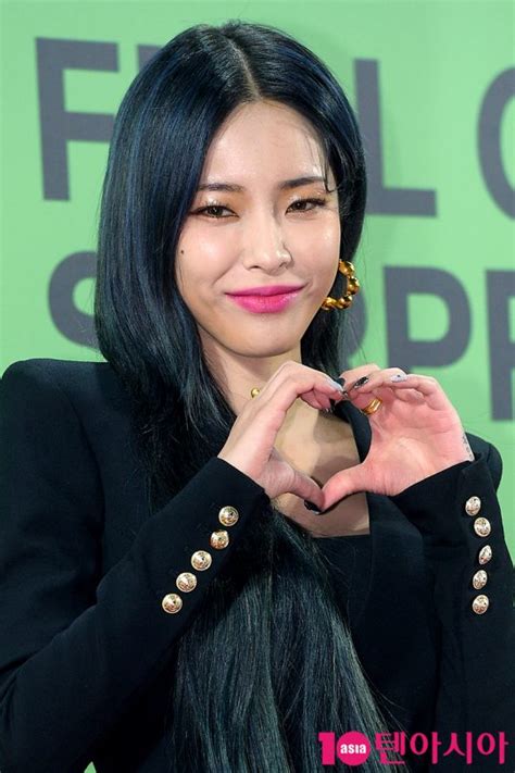 Ten Photo헤이즈 돋보이는 매력 텐아시아