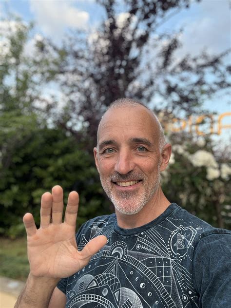 Асен Здравейте Приятели 🙂 Може да увеличим енергията си когато се радваме и изпитваме Любов в