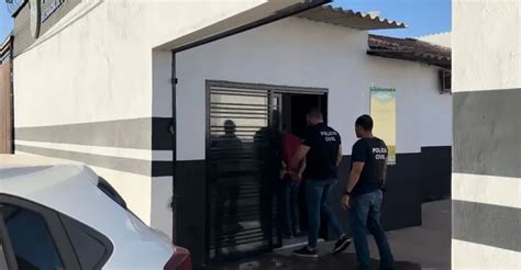 Padrasto Preso Suspeito De Estuprar Enteada Enquanto M E Da Menina Levava Irm O Para Fazer