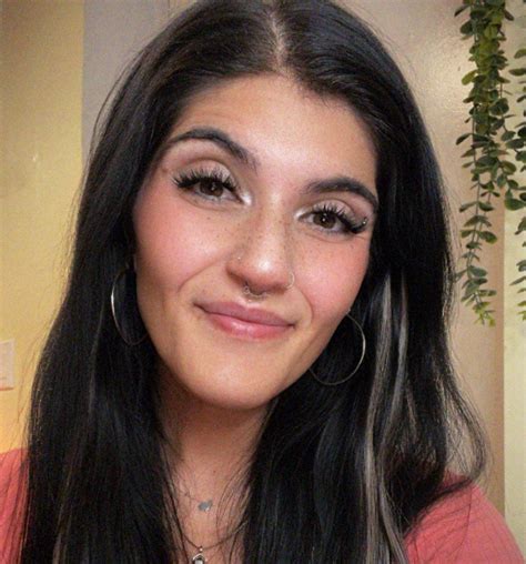 Lyra Psychic Medium Mysticsense