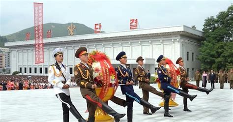 북한 평성서 김일성·김정일 동상 제막식