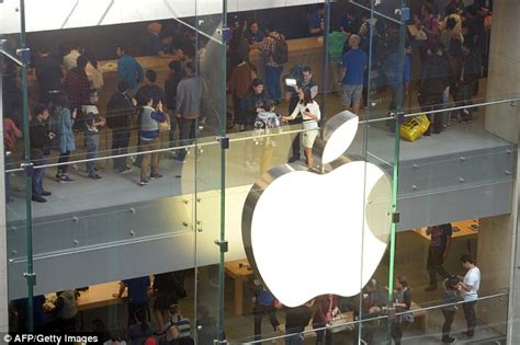 A Man Is Caught Watching Porn At Sydney S Apple Store Daily Mail Online