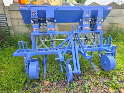 Mild Steel 6 Tyne Seed Cum Fertilizer Drill 100 Kghour 12 Hp At