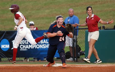 Kayla Braud A Look At The Espn Softball Broadcaster