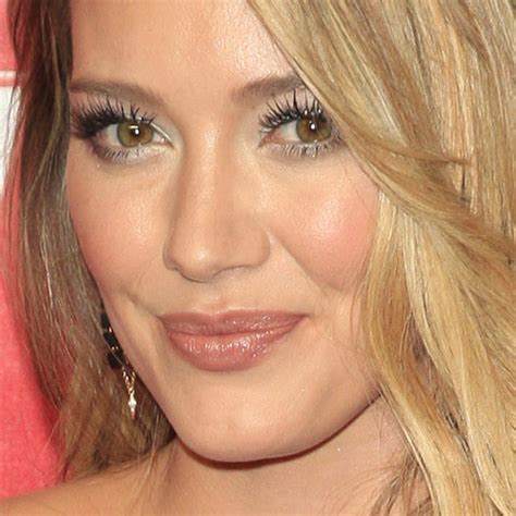 Hilary Duff Makeup Silver Eyeshadow White Eyeshadow And Nude Lipstick