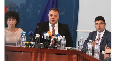 Здравният министър спрял обществени поръчки за над 20 милиона лева