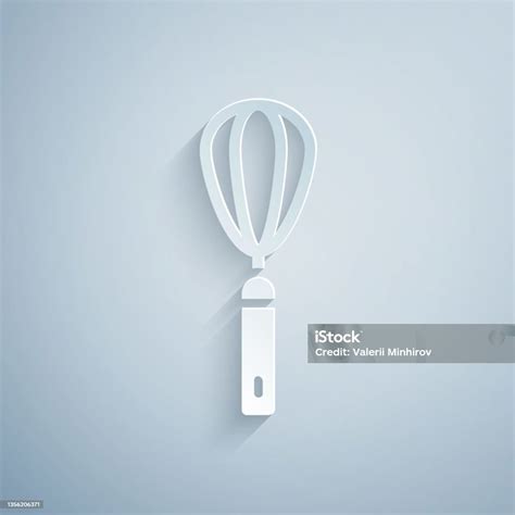 회색 배경에 격리 된 종이 컷 주방 거품기 아이콘 조리 기구 계란 비터 칼 붙이 기호 음식 믹스 기호 종이 아트 스타일 벡터 3