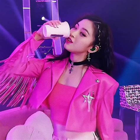 Pin Von 🦋𝓥𝓪𝓷𝓮𝓼𝓼𝓪 🦋 Auf Itzy🦋
