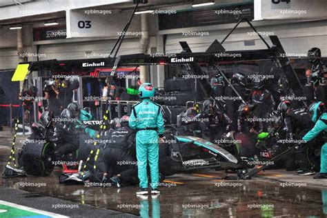 Lewis Hamilton Gbr Mercedes Amg F1 W15 Makes A Pit Stop 03112024