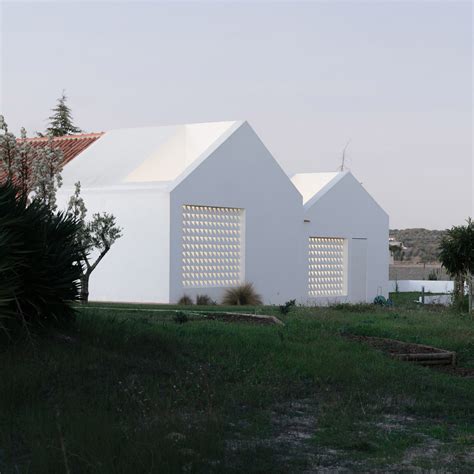 Vertiginous Cliff House Designed To Hang Off A Precipice