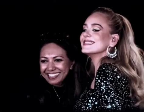 Sporean Fan Invited On Stage By Adele During Munich Concert After