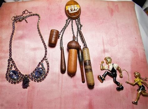 1980s Enamel Lil Abner And Daisy Mae Chatelaine 2 Brooc Gem