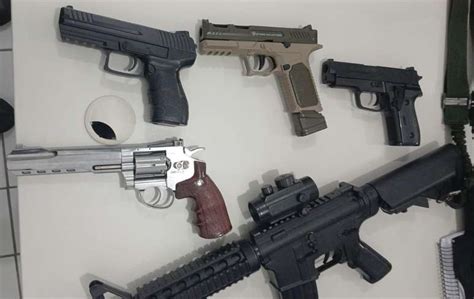 Polícia Apreende Armas Falsas Durante Gravação Em Comunidade De Salvador