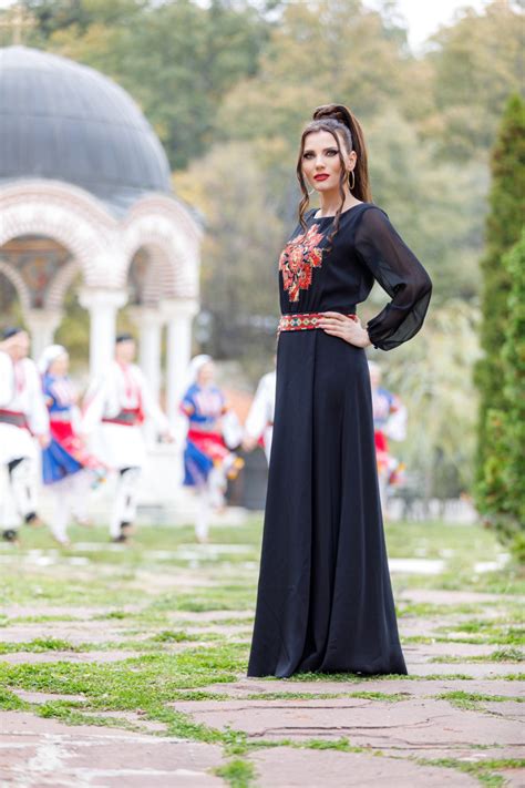 Теодора се завръща с Либе ле