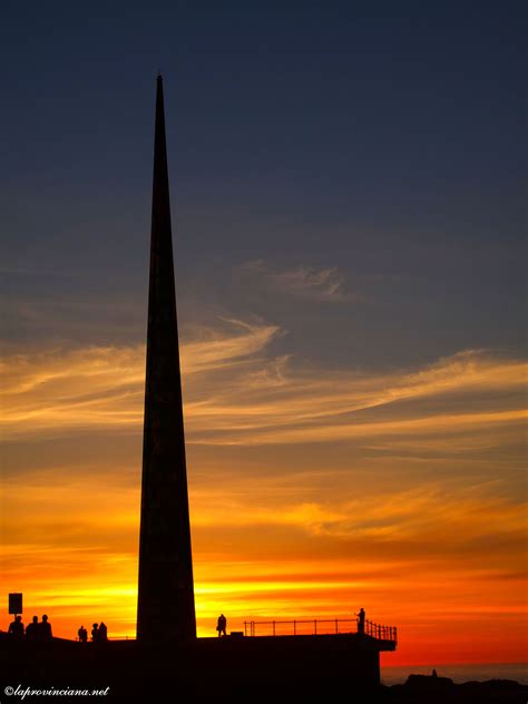 A Coruña Atardecer Obelisco Millenium