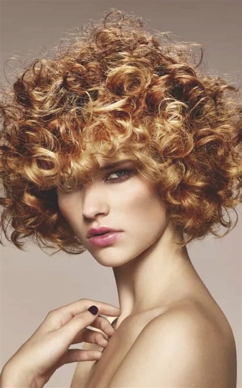 Coupe De Cheveux Bouclés Pour Femme Idées De Coiffure Conseils Et
