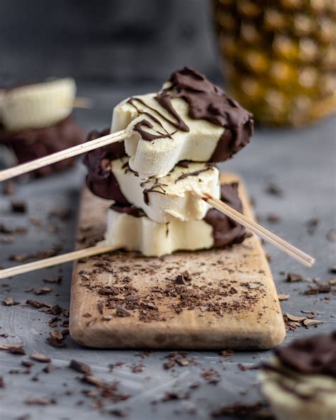 Сладолед на клечка с ананас и шоколад Pineapple And Chocolate Ice Cream Кукуряк