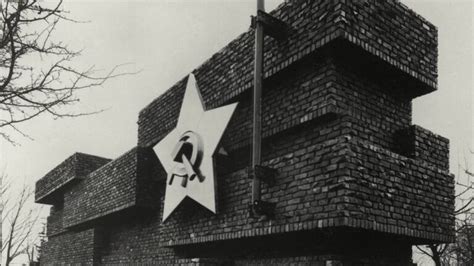 Das Denkmal Für Rosa Luxemburg Und Karl Liebknecht Floristik Haenni