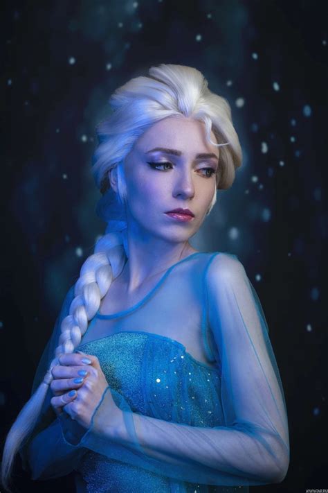 Замороженная принцесса Эльза в косплее Скачать фото на аву косплей Эльза Frozen Elsa
