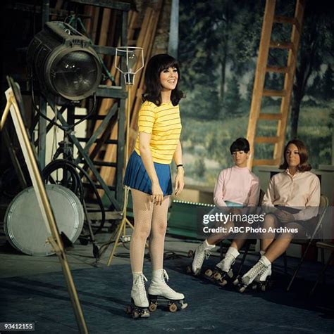 Marlo Thomas That Girl Photos And Premium High Res Pictures Getty Images
