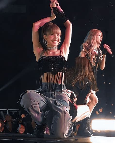 Blackpink Lisa Concert Moment